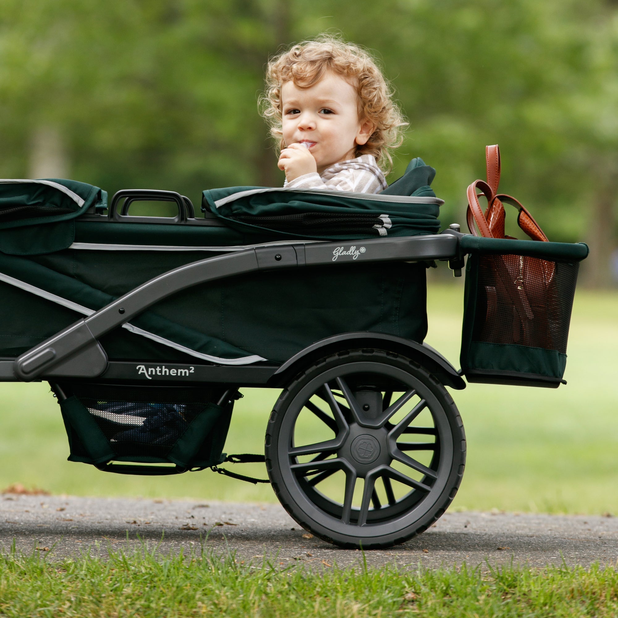 Award-Winning Stroller Wagons | Gladly Family